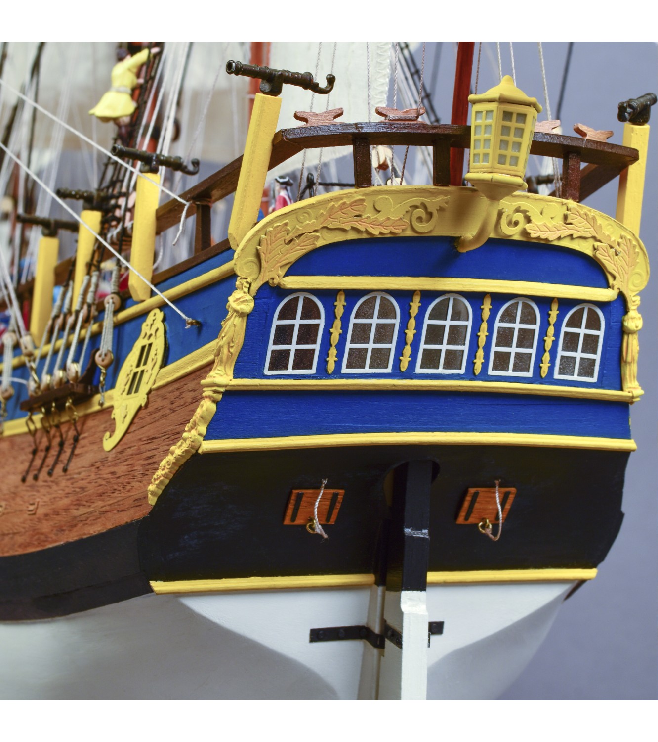 Modelo em madeira do navio HMS Endeavour à escala 1:65